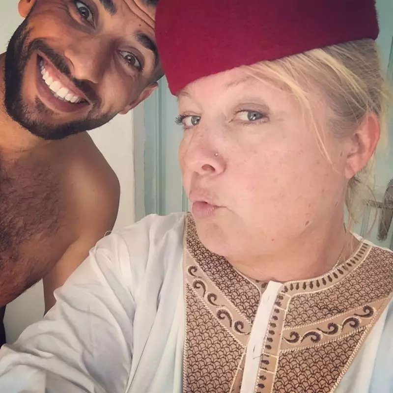 90 dae verloofde Aladin stel die rekord reg oor verhoudingstatus Laura