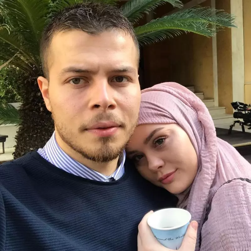 90 Day Fiance Avery pljeska natrag potraživanja Omar Controlling