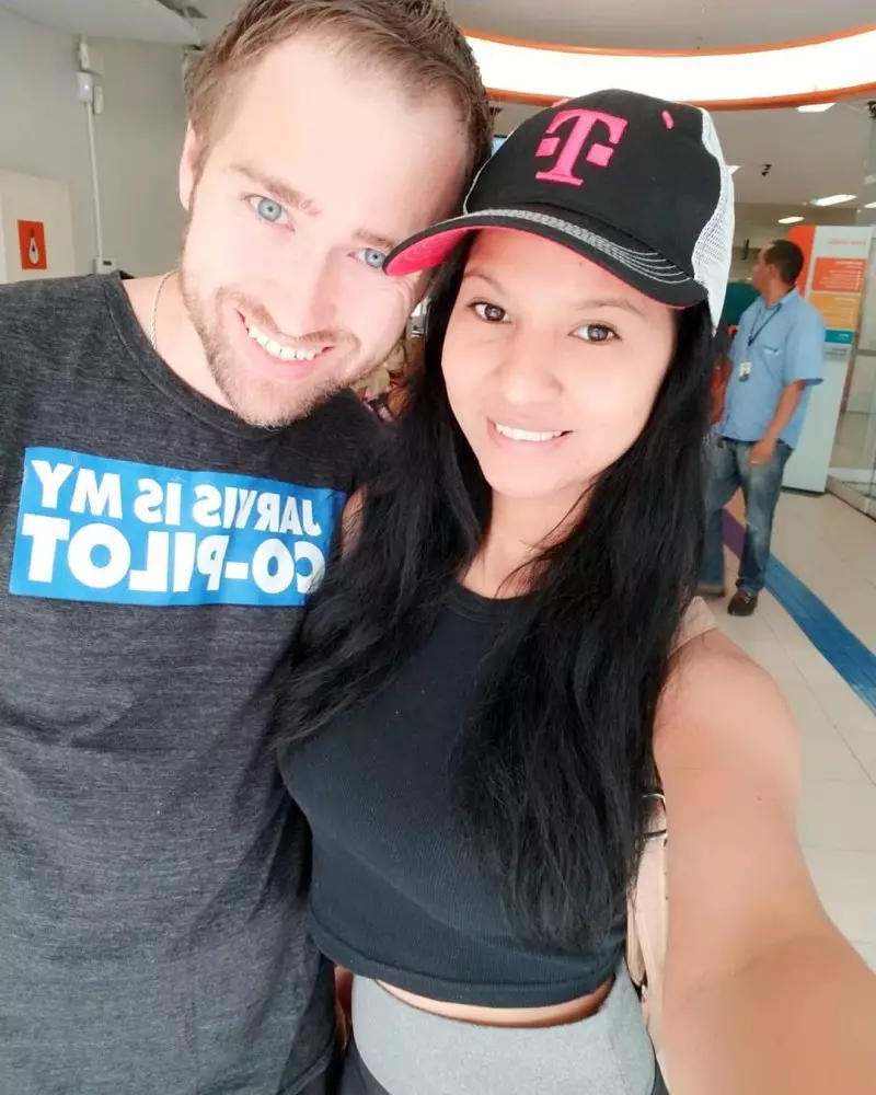 90 Day Fiance Stars Paul y Karine regresan a los EE. UU.