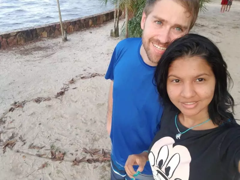 90 Day Fiance Stars Paul y Karine regresan a los EE. UU.