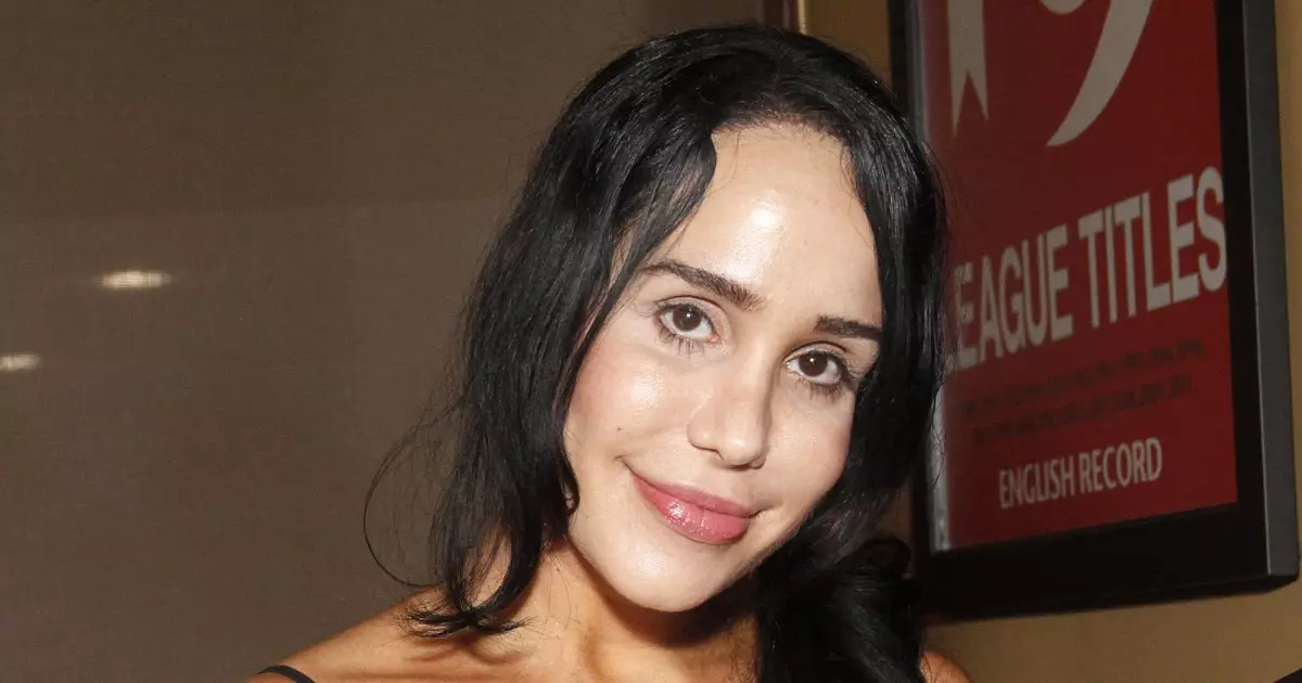 "Oktomom" Nadya Suleman Nariya va Maliya 15 kishilik oila uchun "bosh oshpaz" bo'lishayotganini ko'rsatdi