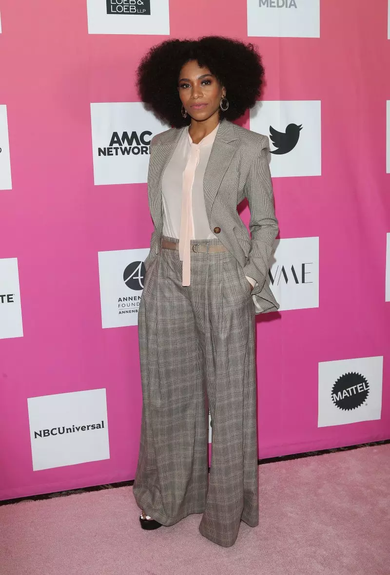 Kelly McCreary synnyttää