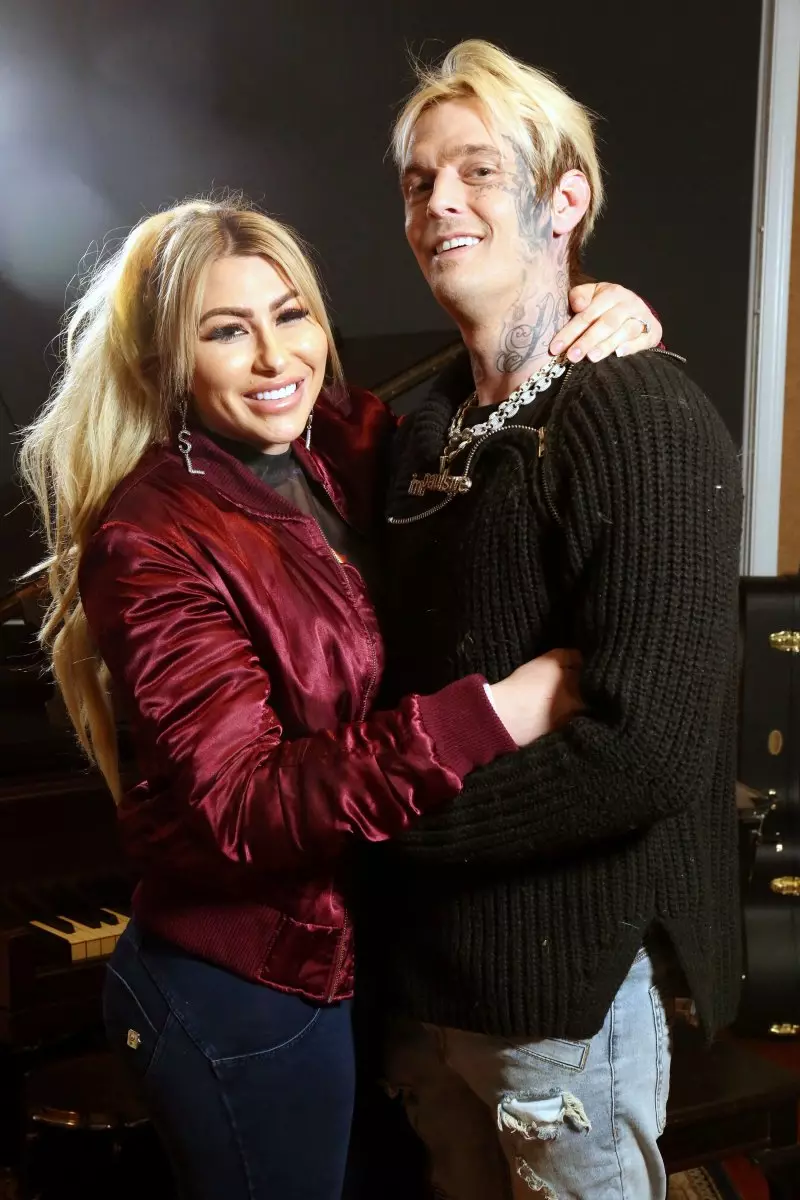 Aaron Carter e Melanie Martin dan a benvida ao primeiro bebé