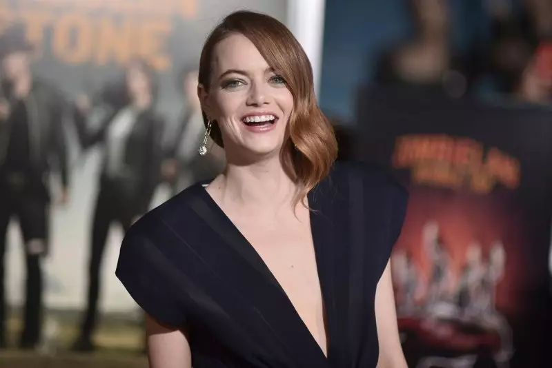 Ċelebritajiet li welldu 2021 Emma Stone