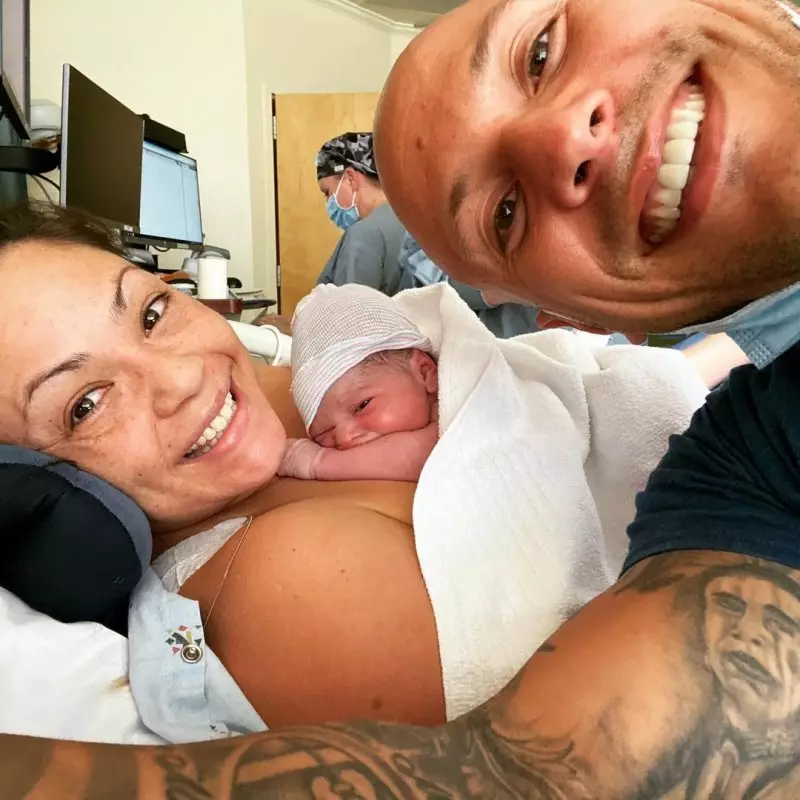 Jennifer 'Jenn' Grijalva ja Derek Diaz Welcome Baby