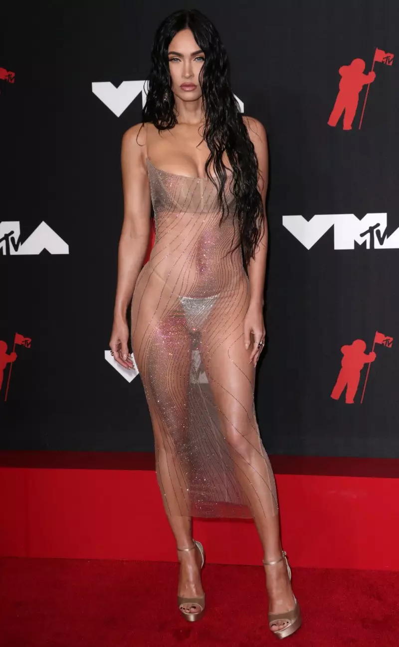 2021 m. VMA atskleidžia aprangą: seksualiausios išvaizdos Megan Fox nuotraukos ant raudono kilimo