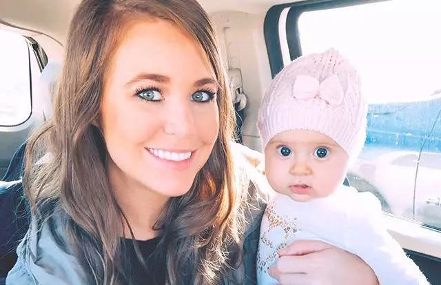 Jana Duggar bisa uga ora duwe kamar turu dhewe ing umur 29 taun, nanging paling ora dheweke duwe pojok.