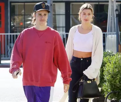 Justin Bieber ug Hailey Baldwin sa Los Angeles sa 2018 Justin Bieber ug Hailey Baldwin Nanghulga nga Idemanda ang Surgeon nga Nag-angkon nga ang Modelo Adunay Cosmetic Surgery