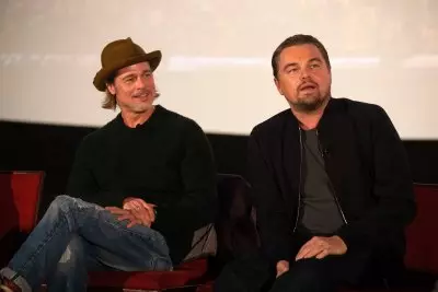 Brad Pitt mặc Fedora với Leonardo DiCaprio