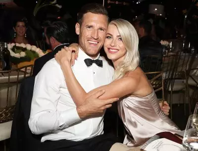 Julianne Hough Brooks Laich buvo surištas, žr. įkalčius