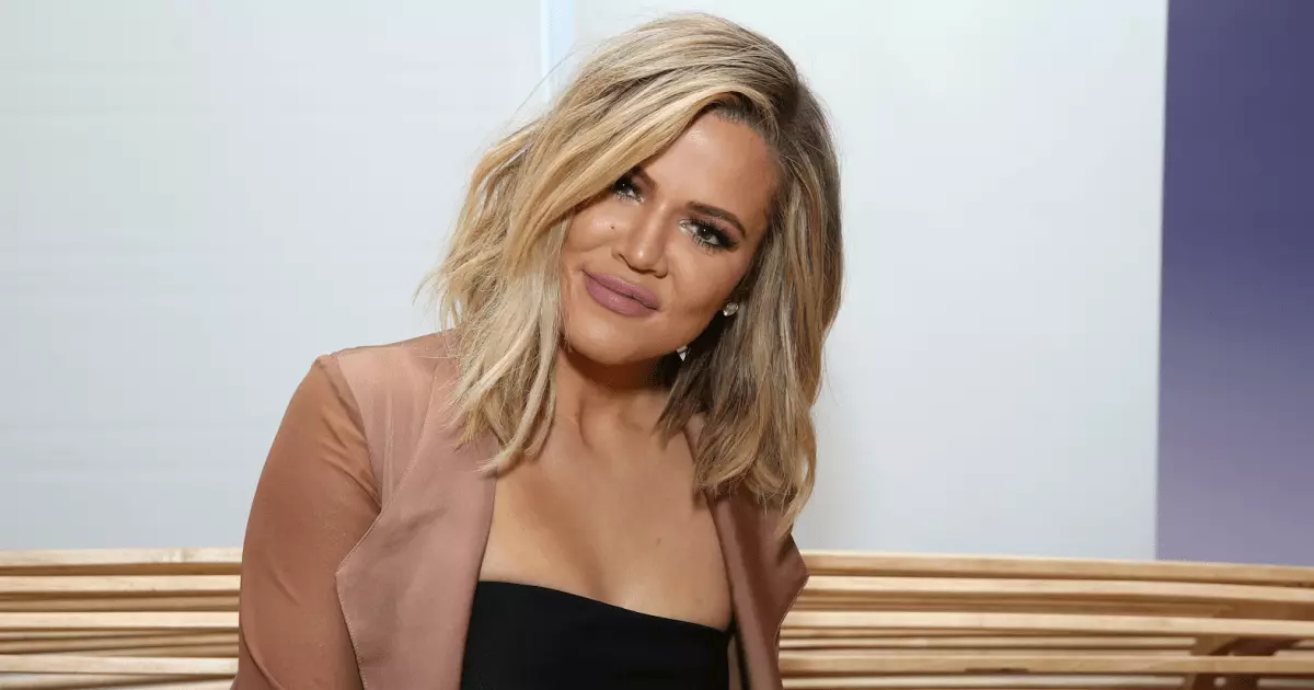 Khloé Kardashian er steikt eftir að hún sagði aðdáandann vera „sætur“ fyrir að vinna aukavaktir til að hafa efni á góðu amerísku gallabuxunum sínum