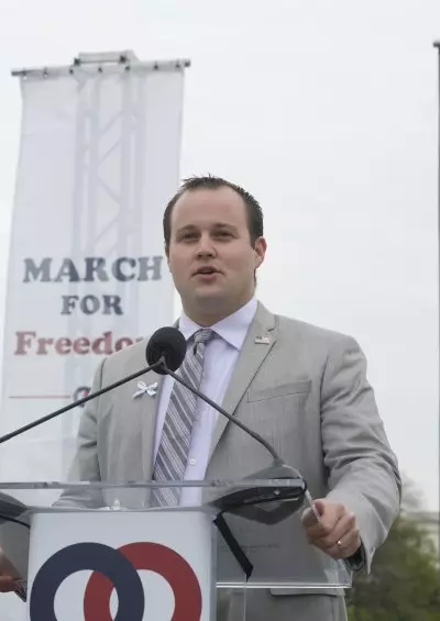 Josh Duggar Tu silẹ Lati Ẹwọn lori iwe adehun Lẹhin imuni onihoho ọmọ