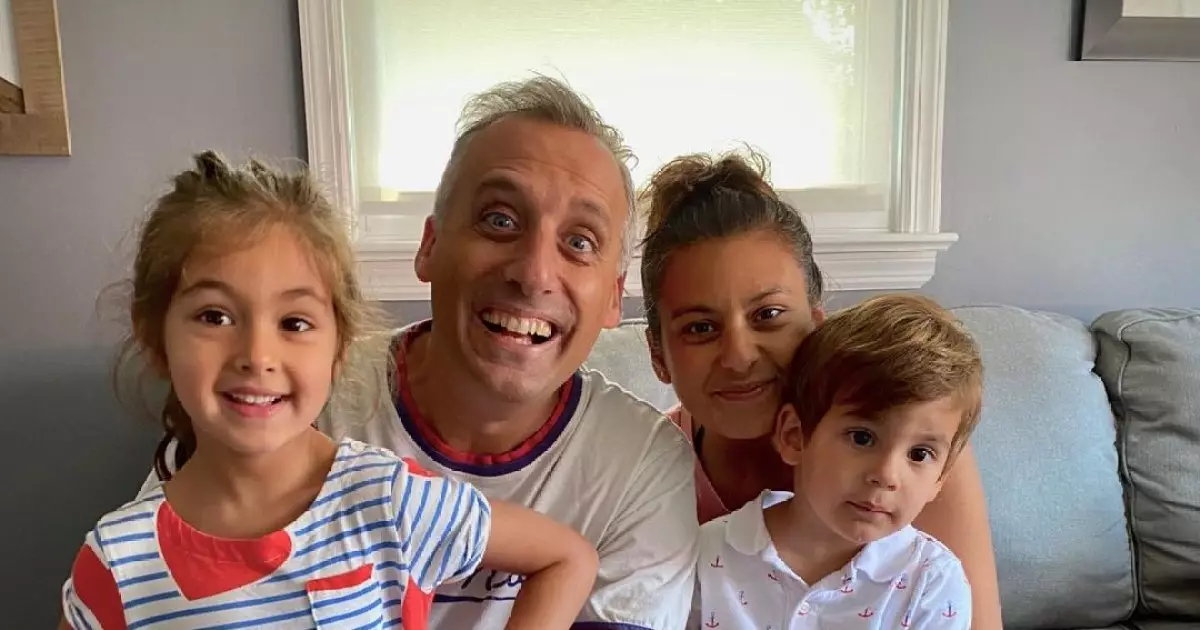 ¡La familia primero! Conozca a la esposa y los 2 hijos del alumno de 'Impractical Jokers' Joe Gatto