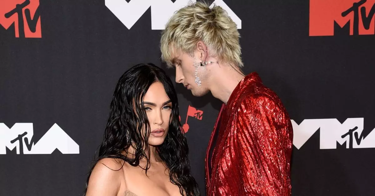 Megan Fox Manis Réaksi Nalika Disebut Pamajikan Machine Gun Kelly