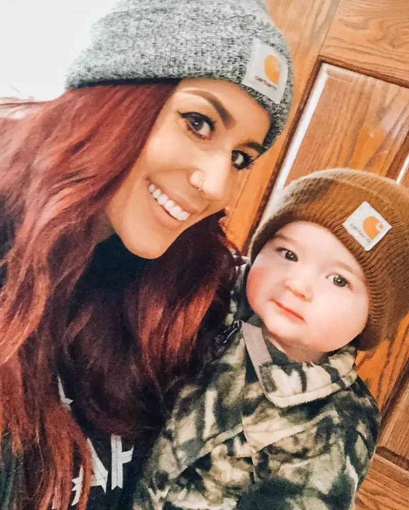 Chelsea Houska hat eine kleine, ähm, Garderobenfehlfunktion, während sie Kleidung anprobiert