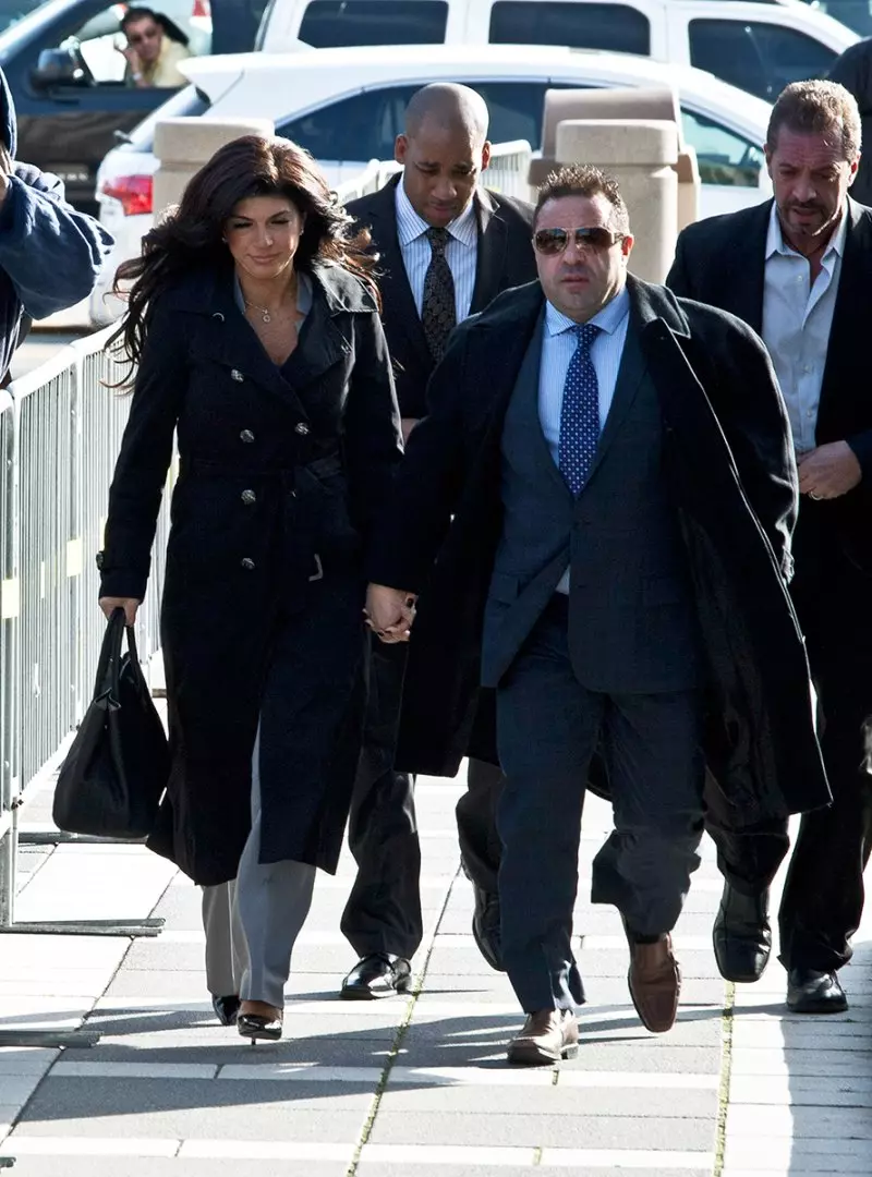 Teresa Giudice anaiak Joe dibortziatzeko prest egon behar dela dio