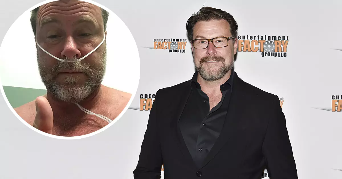 Dean McDermott akomeza 'imyuka' nyuma yo gushyirwa mubitaro bya 'Umusonga' cyangwa 'Birashoboka Meningite'.