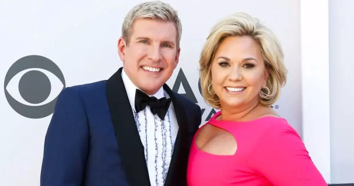 Todd Chrisley, Timeline sa Relasyon ni Julie Chrisley