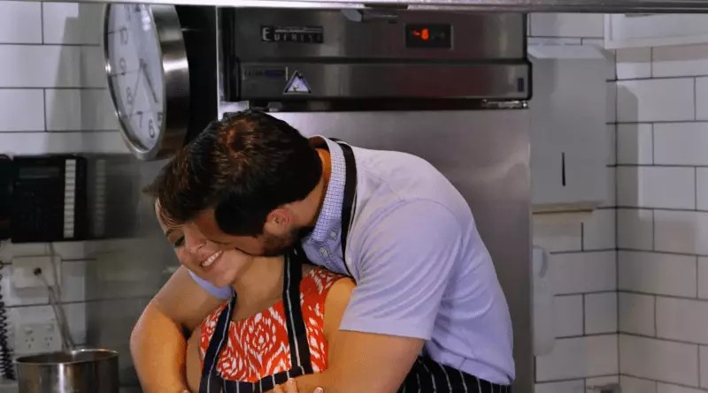 9jinger-jeremy-cooking-kiss