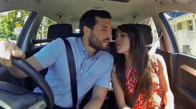 4jinger-jeremy-driving-kiss