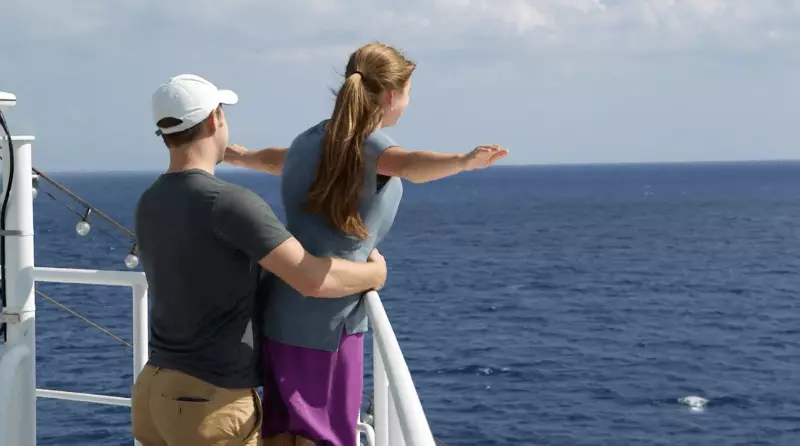 6joe-kendra-titanic-moment