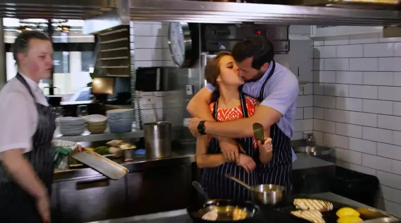 3jinger-jeremy-cooking-kiss