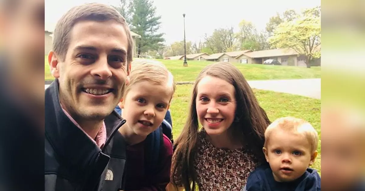 Jill Duggar a Derick Dillard Yn Symud — Ac Adeiladasant Eu Ty Newydd o'r Craf