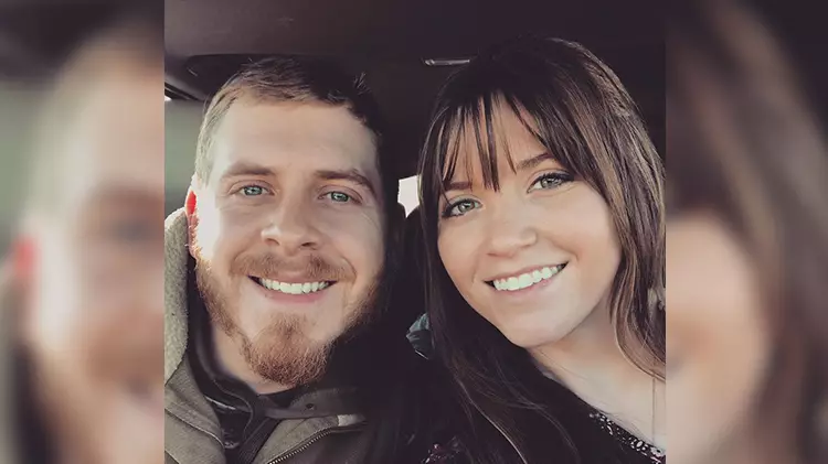 'Counting On' Stars Joy-Anna Duggar an Austin Forsyth Kaaft en Neit Haus