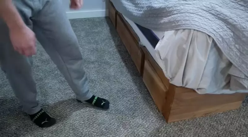 Joy-Anna Duggar ug Austin Forsyth's Bed Frame