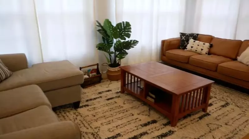 Joy-Anna Duggar sy Austin Forsyth's Remodeled Living Room