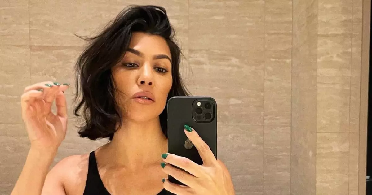 'Ờm cảm ơn'! Kourtney Kardashian từ chối tuyên bố nâng mông Brazil