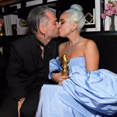 Lady Gaga beijando Christian Carino