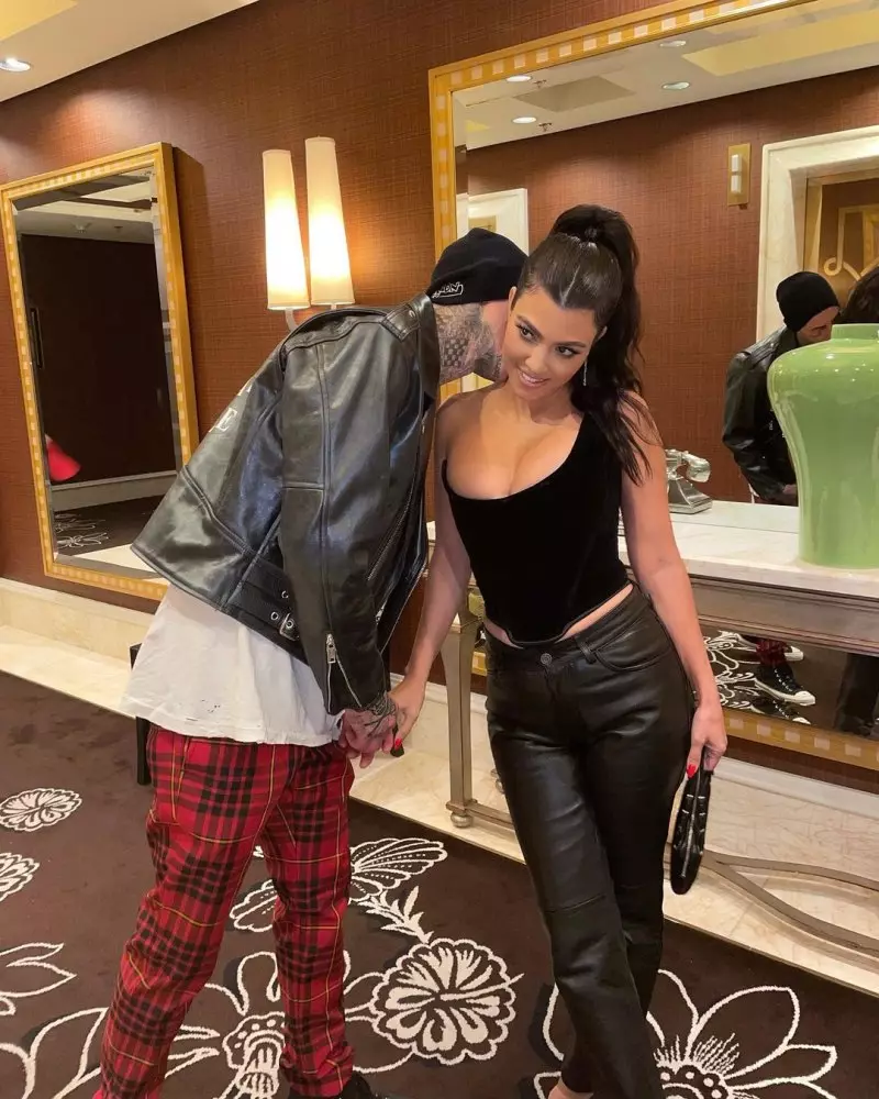 Travis Barker fia reagál a szexi Vegas-i fotóira Kourtney 8-val