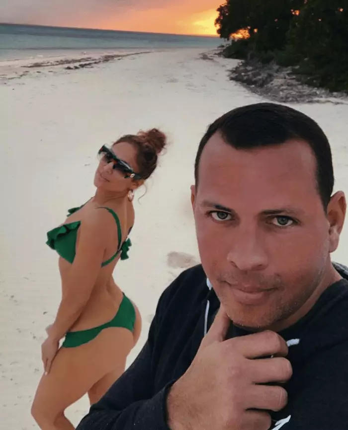 Sary Bikini maherin'ny 40 Jennifer Lopez