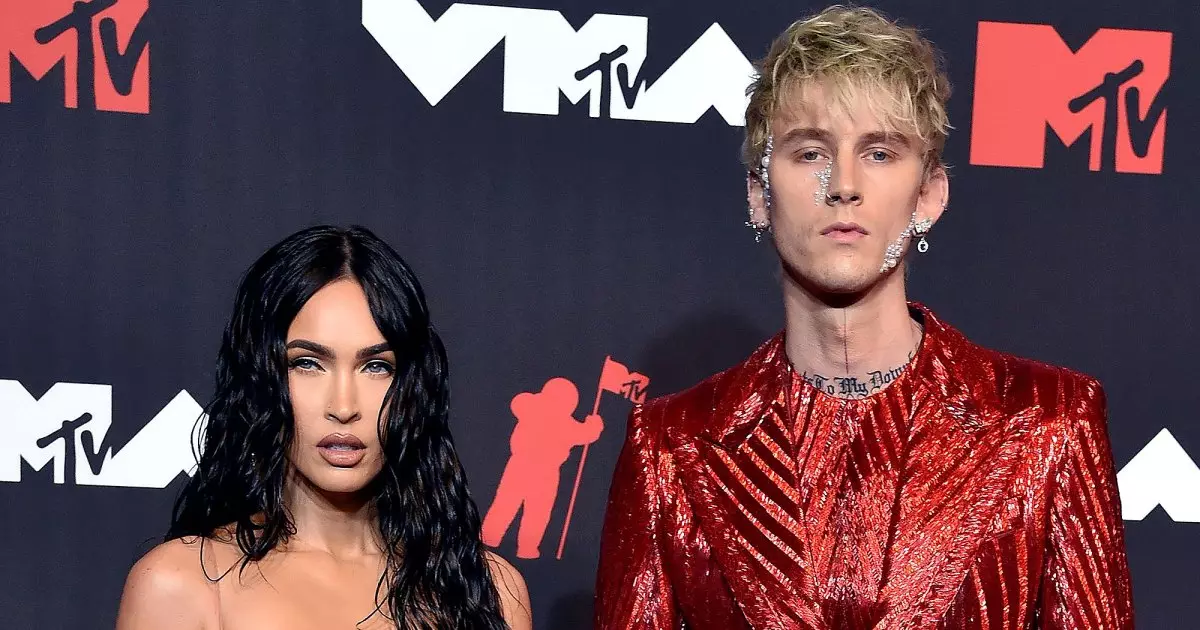 Machine Gun Kelly en Megan Fox genieten van gezinsuitje met hun kinderen in Griekenland