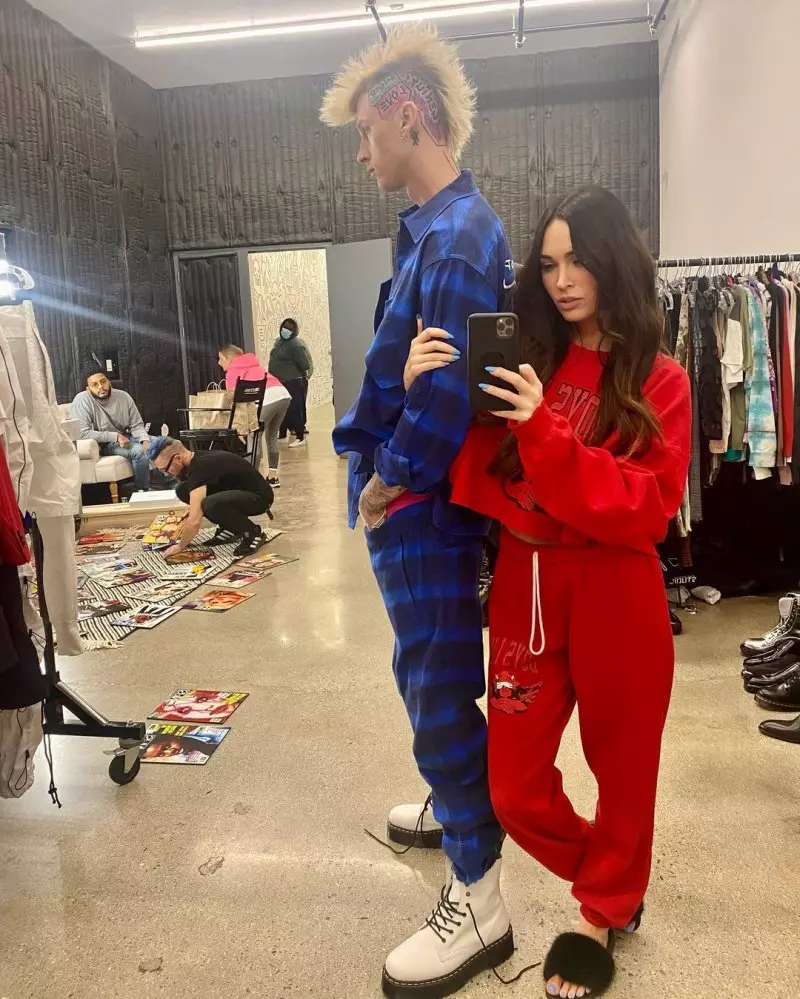 Machine Gun Kelly trägt das Blut von Megan Fox um den Hals