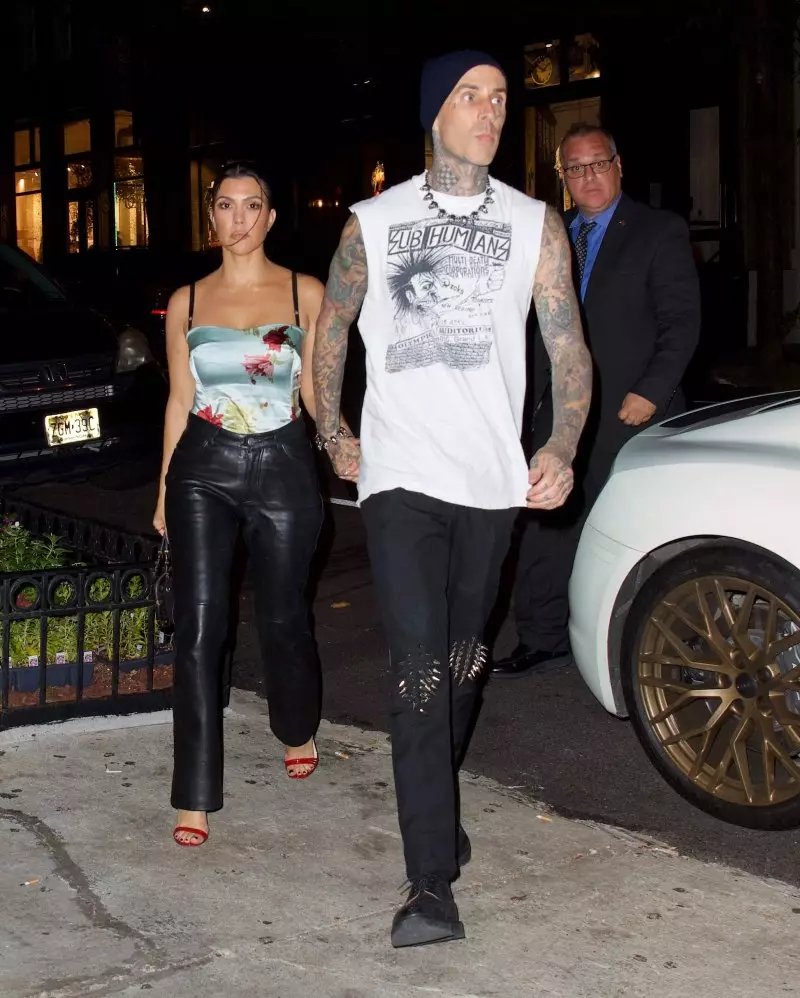 Megan Fox, Machine Gun Kelly, Kourtney Kardashian en Travis Barker Double Date Post-VMAs 5