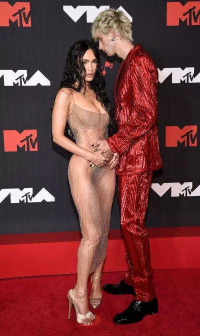 Machine Gun Kelly jeung Megan Fox 2021 VMAs: Poto karpét beureum