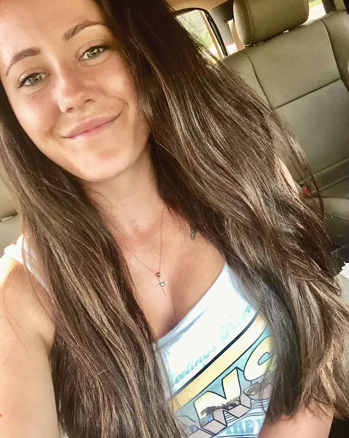 Jenelle Evans Istuu Autossa