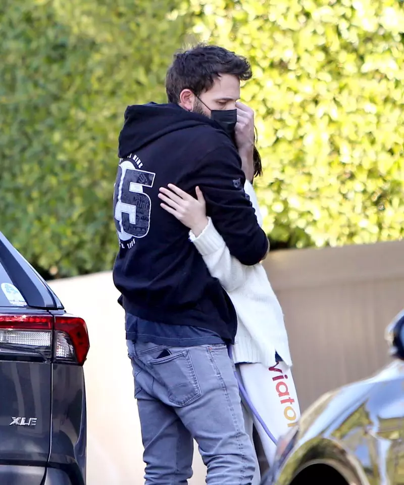 Ben Affleck y su hija Seraphina comparten un dulce abrazo durante su caminata matutina en L.A.