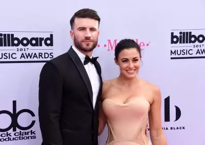 Sam Hunt kannab smokingut koos naise Hannah Lee Fowleriga