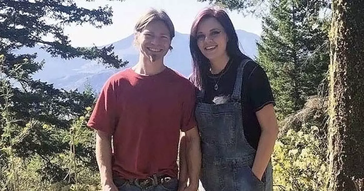 ມັນເປັນທາງການ! ໝີ Brown ຂອງຊາວ Alaskan Bush ແຕ່ງງານກັບ Raiven Adams