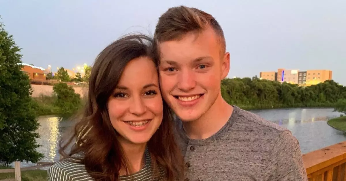 Justin Duggar i Claire Spivey wyglądają na szaleńczo zakochani w ślubnym podglądzie