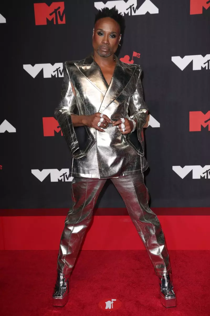 Paixón pola moda! O que levaron as túas estrelas favoritas aos VMA de 2021: fotos da alfombra vermella