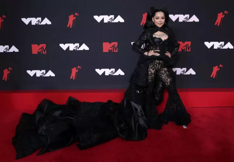 Passió per la moda! Què van vestir les vostres estrelles preferides als VMA 2021: fotos de la catifa vermella