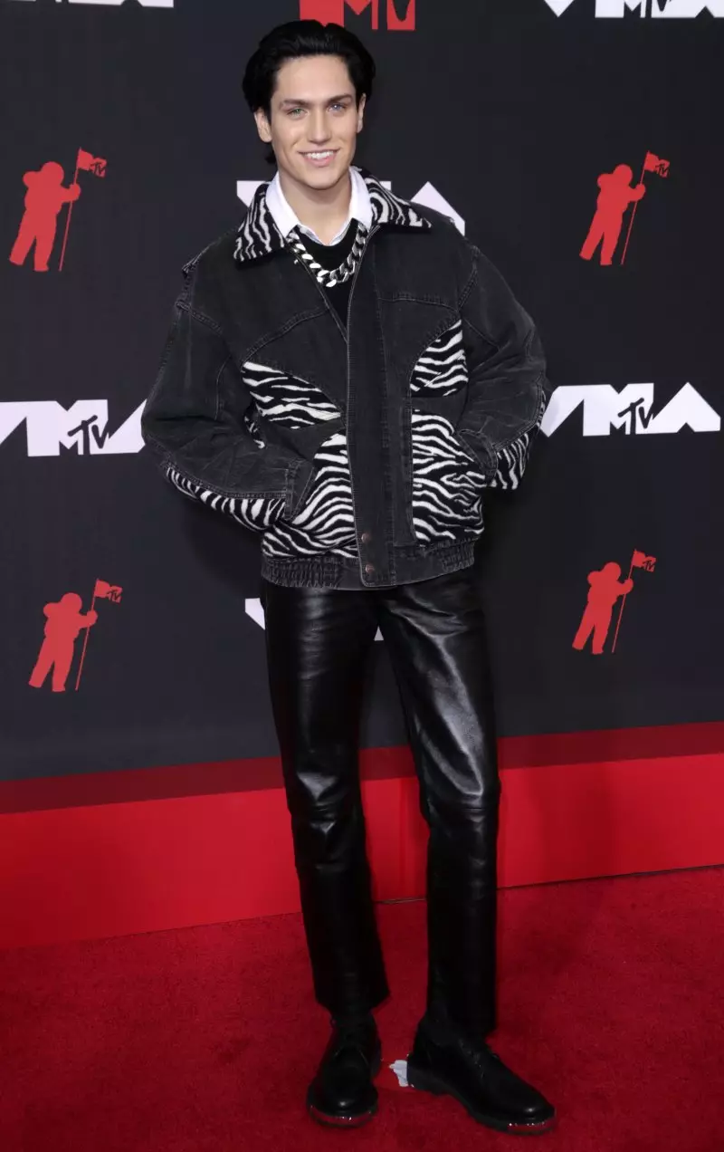 Paixón pola moda! O que levaron as túas estrelas favoritas aos VMA de 2021: fotos da alfombra vermella