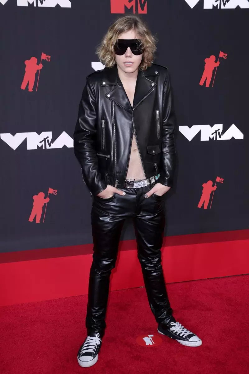 Paixón pola moda! O que levaron as túas estrelas favoritas aos VMA de 2021: fotos da alfombra vermella