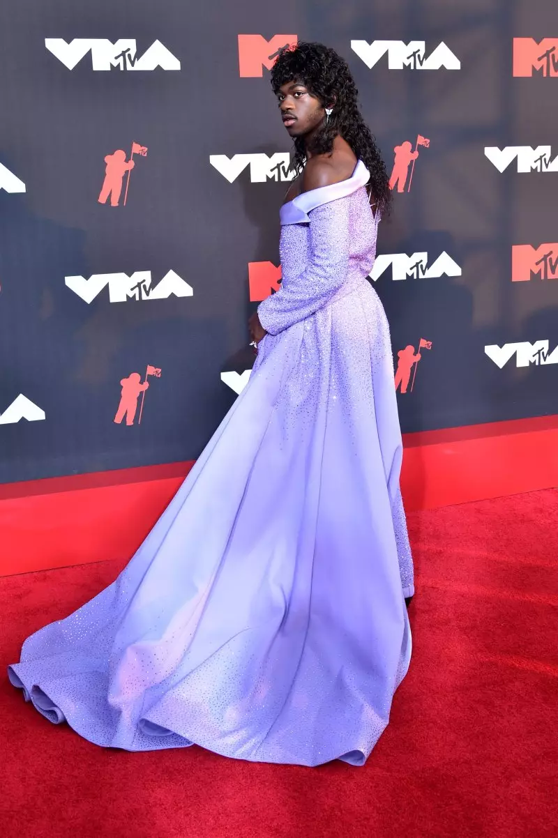 Paixón pola moda! O que levaron as túas estrelas favoritas aos VMA de 2021: fotos da alfombra vermella