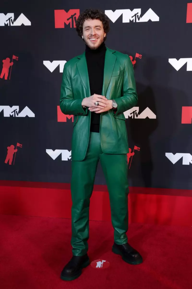 Paixón pola moda! O que levaron as túas estrelas favoritas aos VMA de 2021: fotos da alfombra vermella