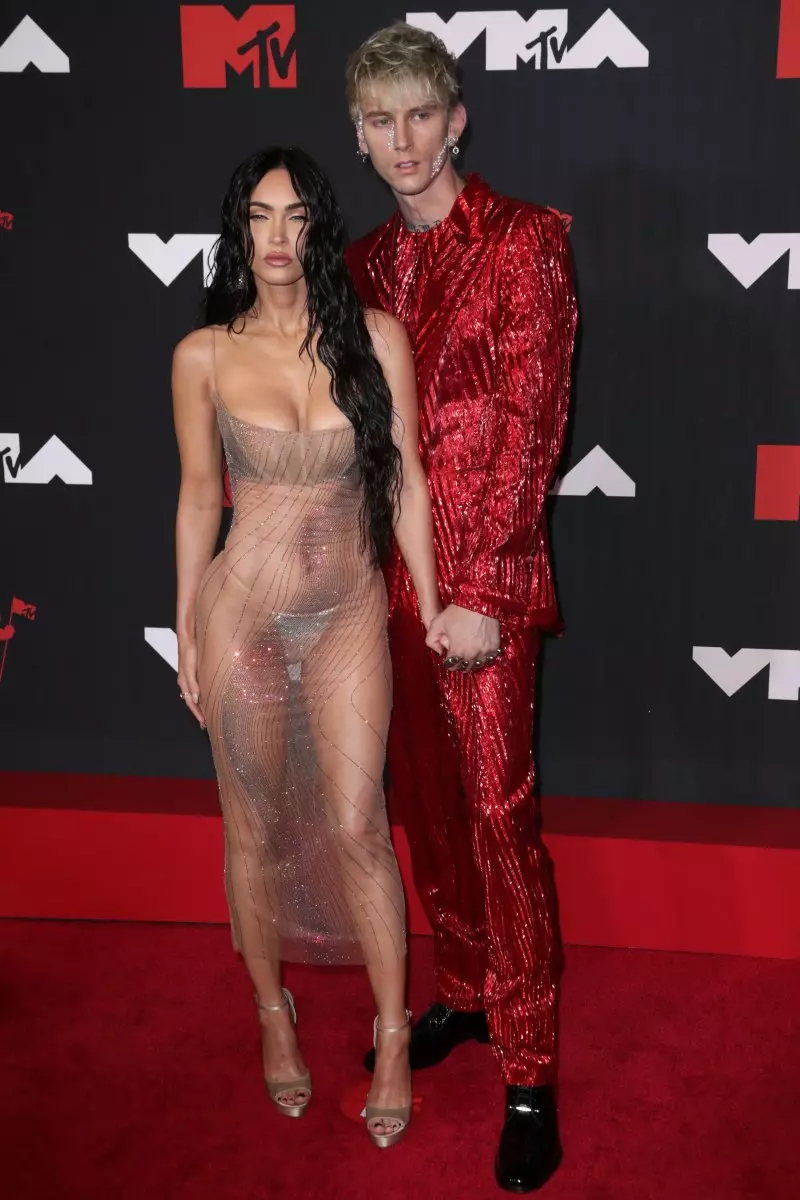 Passió per la moda! Què van vestir les vostres estrelles preferides als VMA 2021: fotos de la catifa vermella